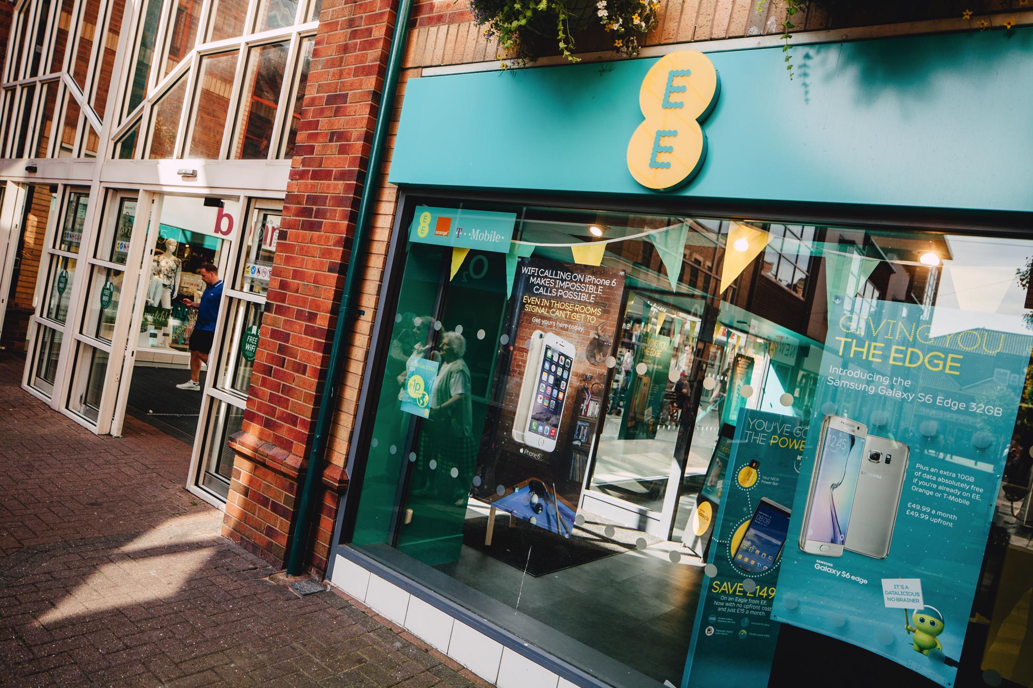 EE | Promenades Shopping Centre